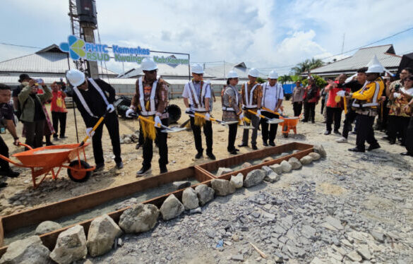 Koteka Traditional Clothing for Papuan Men in the Mountains - West ...