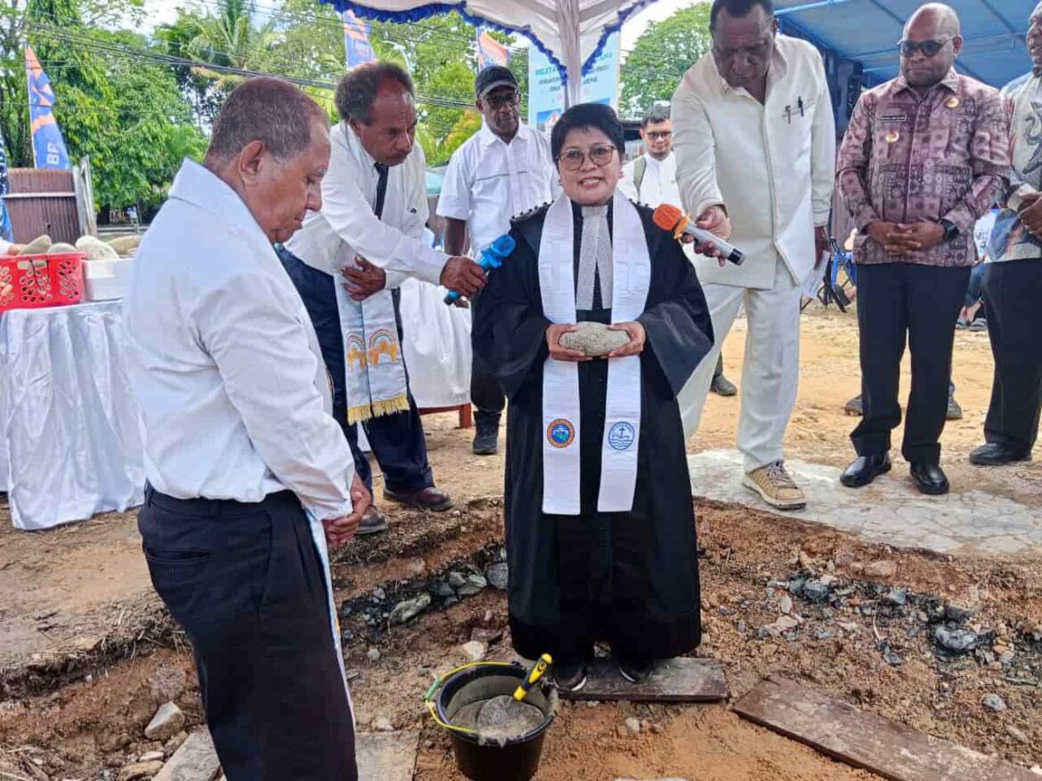 Sorong City supports the new GKI Shalom Sunday School building - West ...